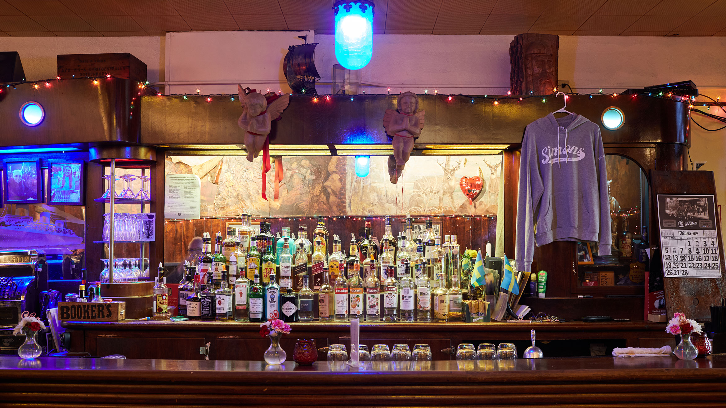 To Understand Chicago, Drink at Its Essential Taverns - Bar-Solution