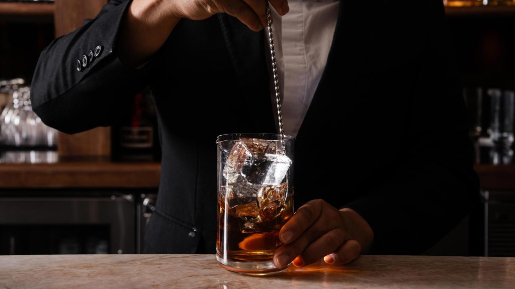Watch Out for These Cocktail Bar Red Flags - Bar-Solution